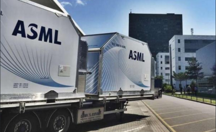 ASML最新先进EUV光刻机亮相 | 八阕