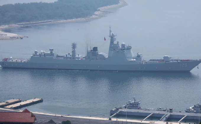 又一艘新批次052D刷号服役 | 八阕