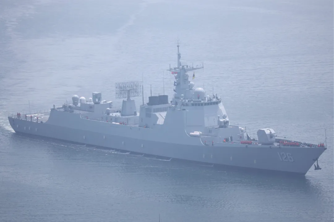又一艘新批次052D刷号服役 | 八阕