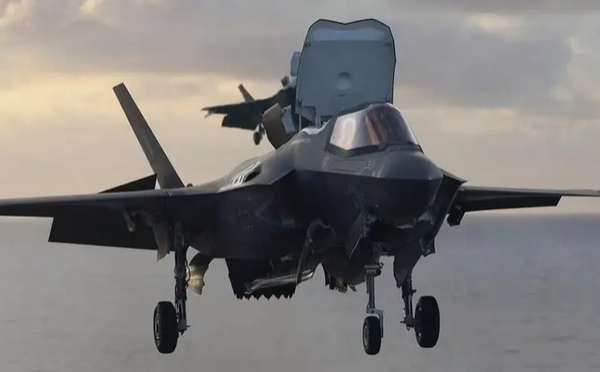 英F-35B紧急迫降背后，技术软肋暴露 | 八阕