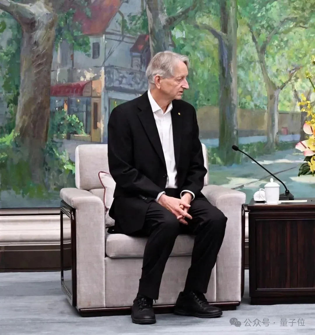 Hinton在上海，终于能重新坐下了 | 八阕