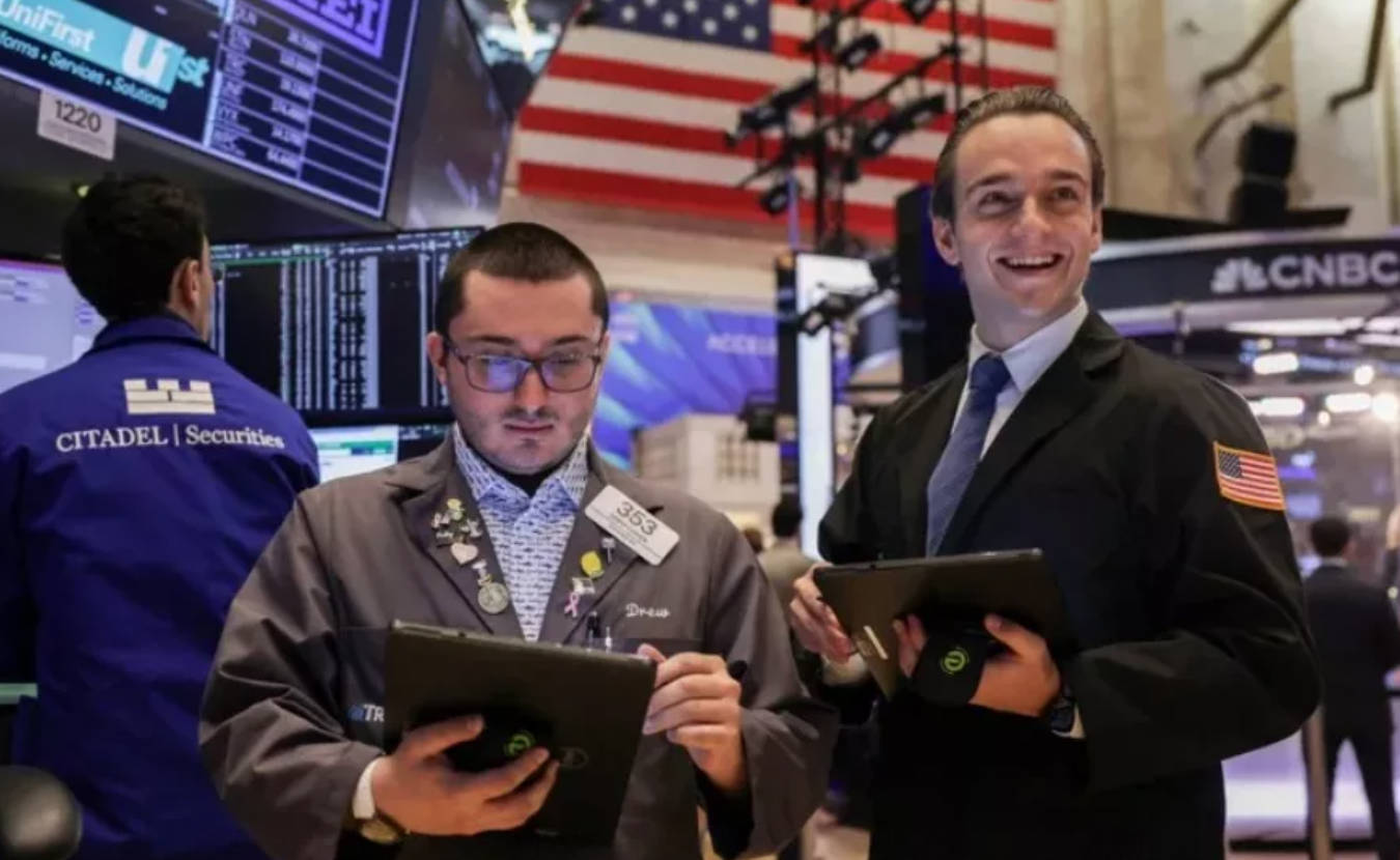 Fed降息机率料增，四大指数强弹 | 八阕